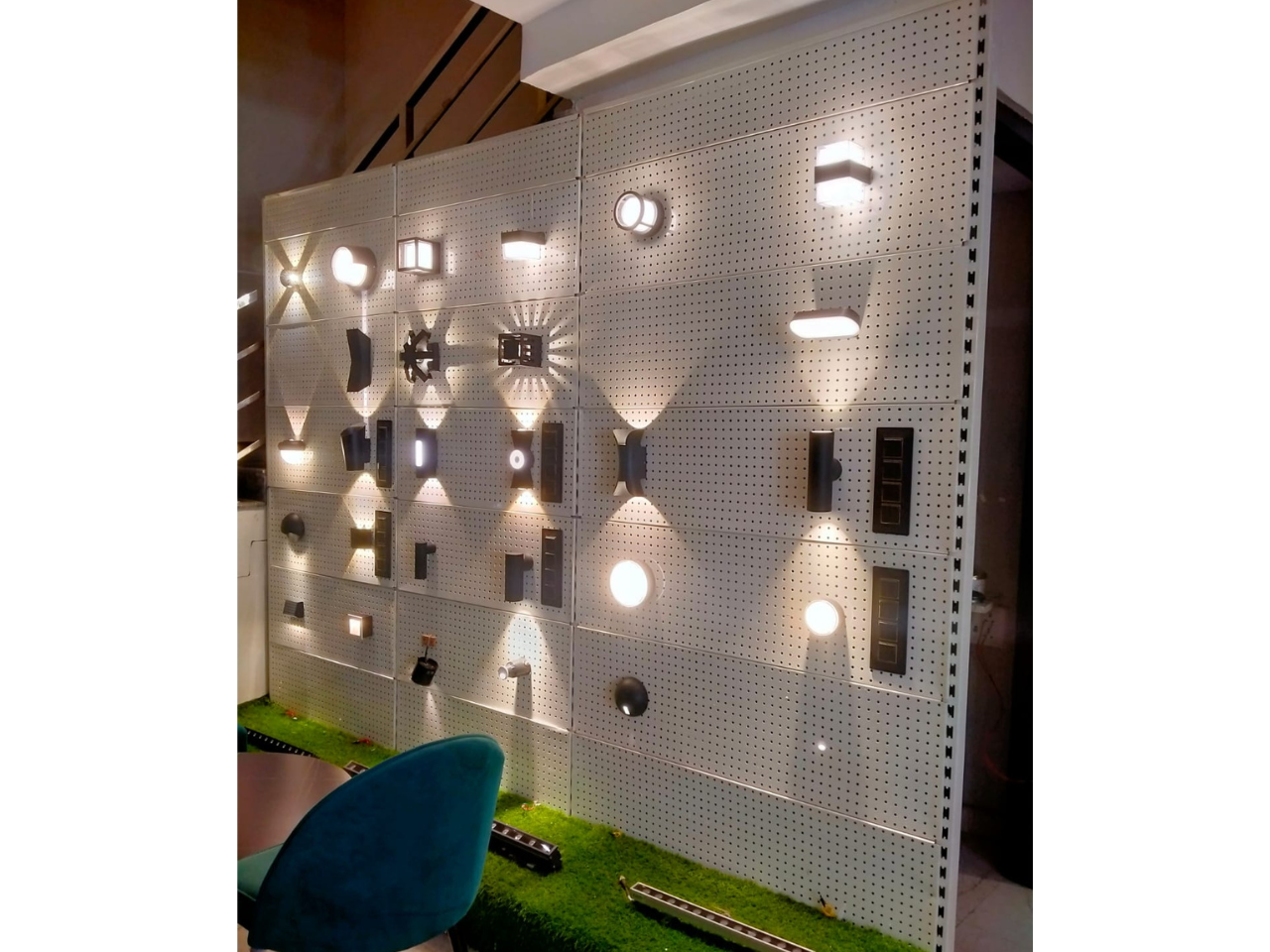 Fan and Lights Display Racks for Electronic Showroom